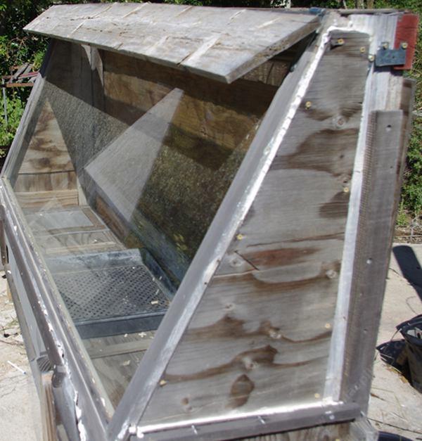 Pictures of how to build a cheap solar dryer.