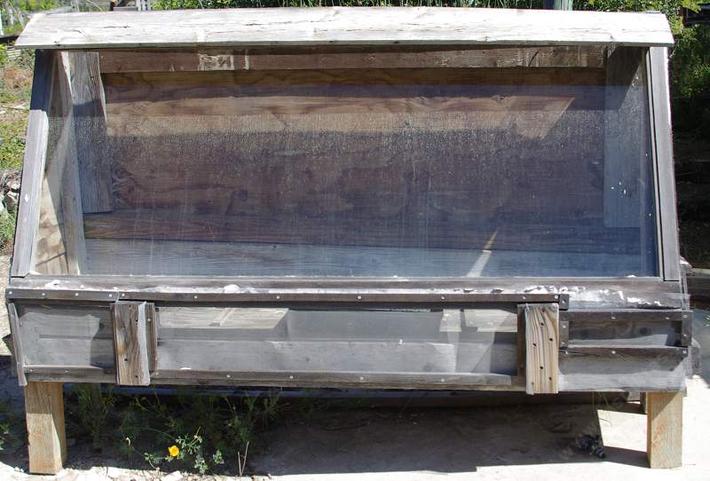 Pictures of how to build a cheap solar dryer.